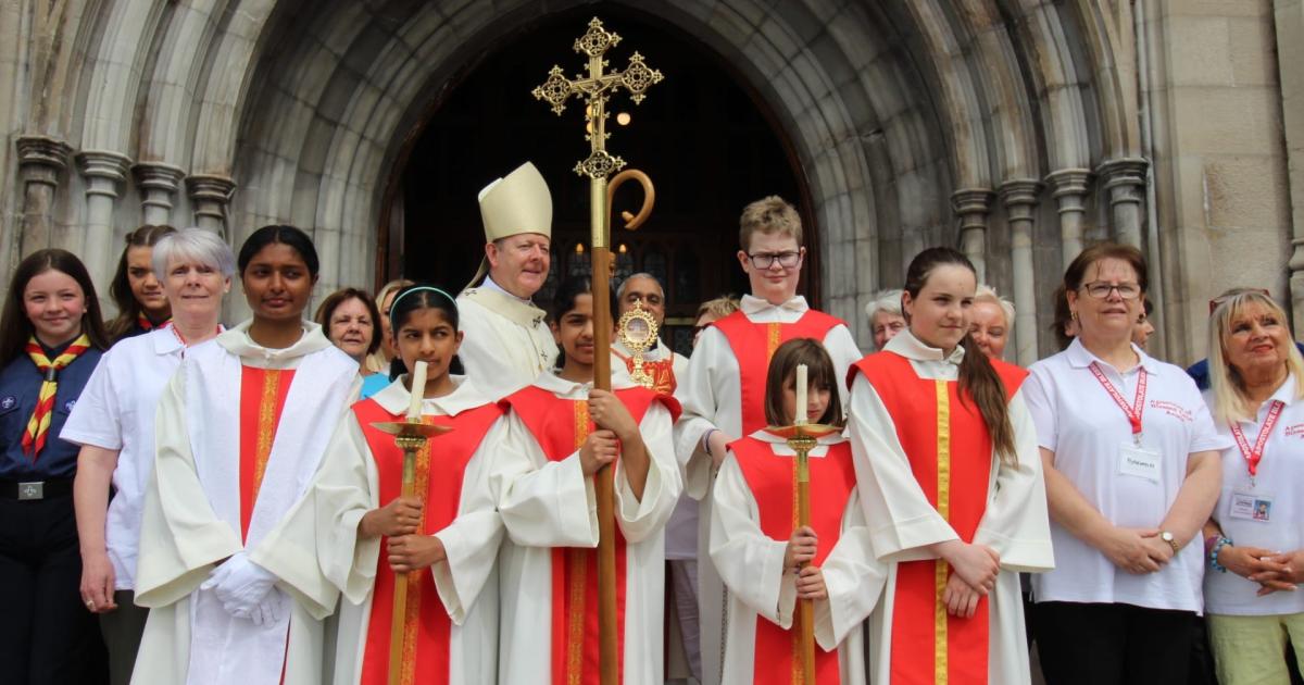 Archbishop Eamon Martin receives First Class Relic of Blessed Carlo ...